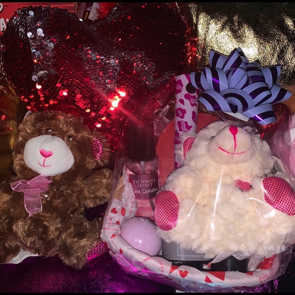 Victoria's Secret | Other | Victorias Secret Pure Seduction Gift Basket ...